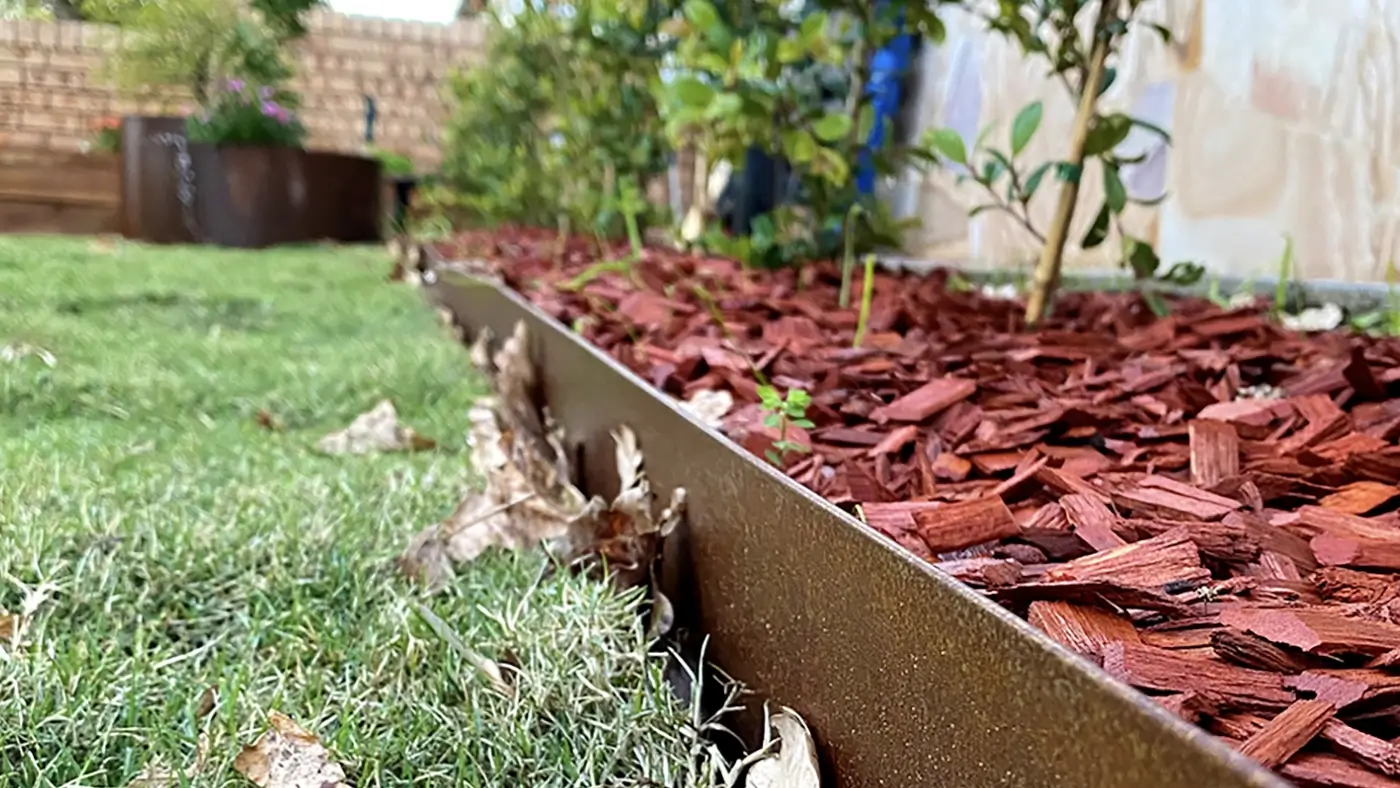 Guide to Metal Garden Edging, Planters & Screens | Jack Advice